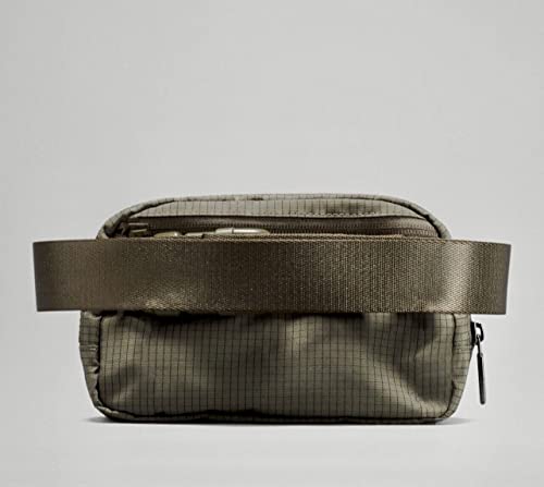 LULULEMON Everywhere Belt Bag 1 Litre (Carob Brown/Black)