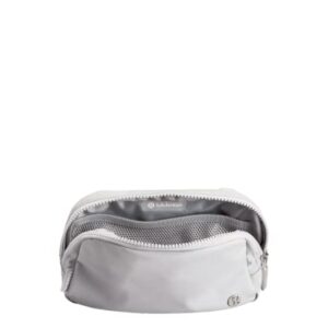 Lululemon Athletica, Lululemon Everywhere Belt Bag 1L (Silver Drop / White)