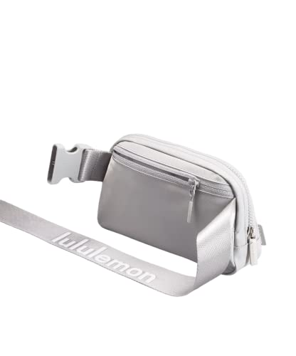 Lululemon Athletica, Lululemon Everywhere Belt Bag 1L (Silver Drop / White)