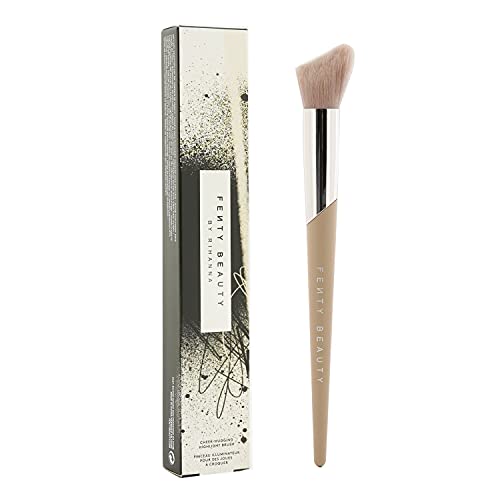 FENTY BEAUTY BY RIHANNA Cheek-Hugging Highlight Brush