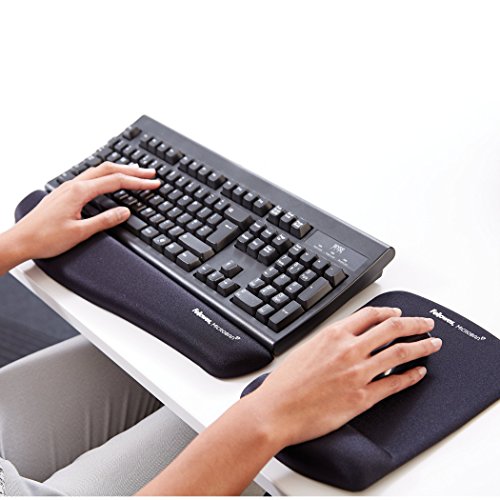 Fellowes® PlushTouch™ Mouse Pad With Wrist Rest, Black