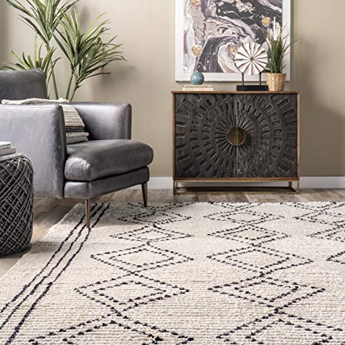 nuLOOM Tayah Soft Shag Moroccan Diamond Fringe Area Rug, 5' 3" x 7' 6", Beige