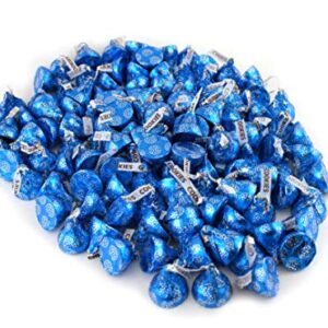 LaetaFood HERSHEY'S KISSES COOKIES 'N' CREME Candy, Light Blue Wrap Easter Candy (1 Pound Bag)