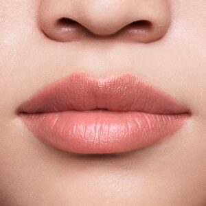 Shiseido LipLiner InkDuo (Prime + Line), Bare 01 - Primes & Shades Lips for Long-Lasting, 8-Hour Wear - Minimizes the Look of Fine Lines & Unevenness - Non-Drying Formula