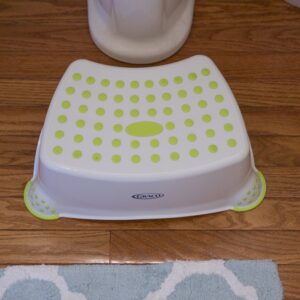 Graco Sure Foot Step Stool, White/Green