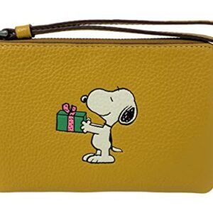 COACH X Peanuts Corner Zip Wristlet With Snoopy Present Motif