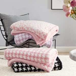 Betsey Johnson- Throw Blanket, Ultra Soft Plush Sherpa Home Décor, Reversible All Season Bedding (Houndstooth Black, 50 x 60)