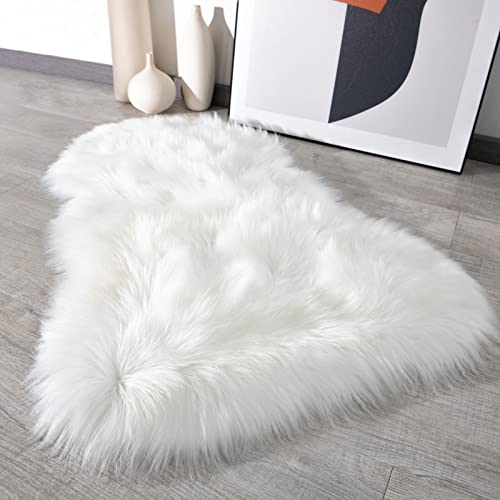 Vocrite White Faux Fur Rug, Fluffy Sheepskin Rug, 2x3 Feet Small Soft Area Rug, Shag Fuzzy Machine Washable Rug for Bedroom, Living Room, Throw Rugs for Kids Room, Classroom, Dorm