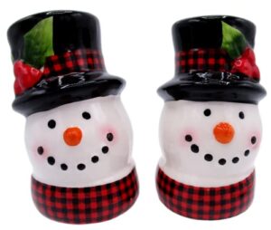 ceramic christmas salt and pepper shakers (snowmen with top hats)