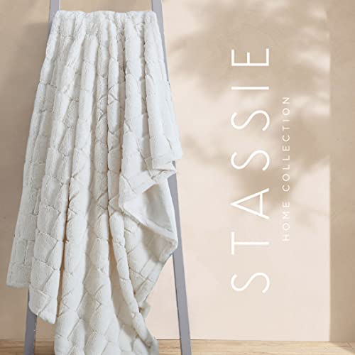 Stassie Faux Fur Throw Blanket – Soft and Elegant Blanket for Couch and Bed - 380 GSM – Cozy & Warm - Luxurious Carved Design (White)