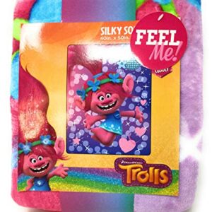 DreamWorks Silky Soft Throw Blanket Trolls Bright Star 40IN X 50IN