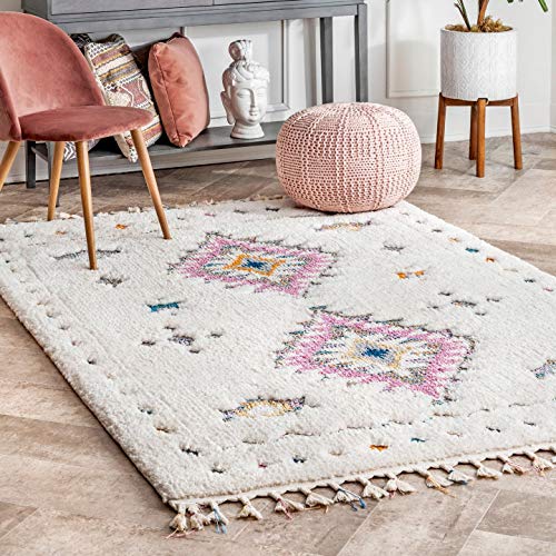 nuLOOM Jocelyn Tribal Shag Tasseled Area Rug, 5' 3" x 7' 6", White