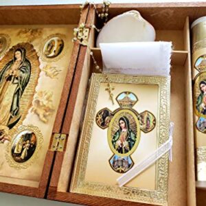 Vela para Bautizo con Caja de Madera con 12 Organzas de Recuerdos con Rosarios Biblia en Espanol