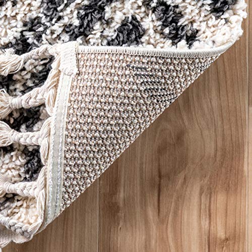 nuLOOM Amanda Moroccan Chevron Tassel Shag Area Rug, 5' 3" x 7' 7", Off-white