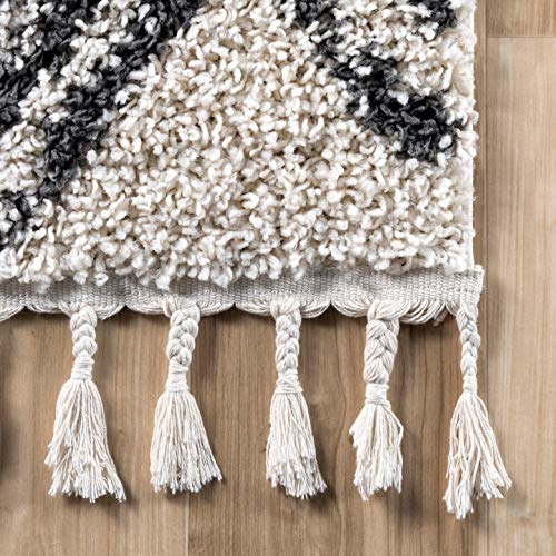 nuLOOM Amanda Moroccan Chevron Tassel Shag Area Rug, 5' 3" x 7' 7", Off-white