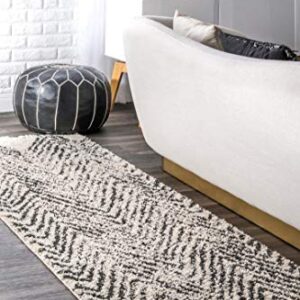 nuLOOM Amanda Moroccan Chevron Tassel Shag Area Rug, 5' 3" x 7' 7", Off-white