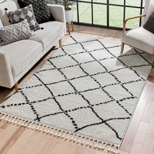 well woven panto ivory moroccan shag diamond trellis pattern area rug (5’3″ x 7’3″)