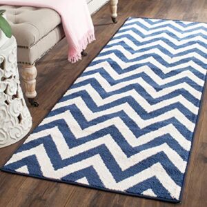 safavieh amherst collection 2’3″ x 9′ navy / beige amt419p chevron non-shedding living room entryway foyer hallway bedroom runner rug