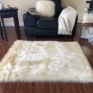 LAMBZY Faux Sheepskin Super Soft Hypoallergenic Square Area Rug Plush Fur Premium Shag ( 18",45x45 cm, Cream)