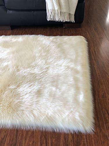 LAMBZY Faux Sheepskin Super Soft Hypoallergenic Square Area Rug Plush Fur Premium Shag ( 18",45x45 cm, Cream)