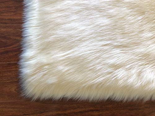 LAMBZY Faux Sheepskin Super Soft Hypoallergenic Square Area Rug Plush Fur Premium Shag ( 18",45x45 cm, Cream)