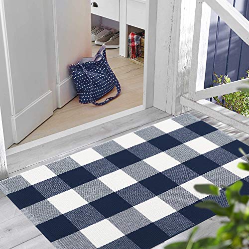 LEEVAN Cotton Buffalo Plaid Outdoor Rug 2x3 ft Checkered Front Porch Rug Washable Woven Welcome Braided Door Mat for Layered Kitchen Farmhouse Bathroom Entryway Throw Carpet, Navy Blue and White