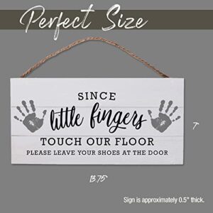 GSM Brands Little Fingers No Shoes Wood Plank Hanging Sign (13.75 x 6.9 Inches)