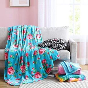 Betsey Johnson Home | Plush Collection | Throw - Ultra-Soft & Cozy Fleece, Lightweight & Luxuriously Warm, Perfect for Bed or Couch, Tie Dye Love