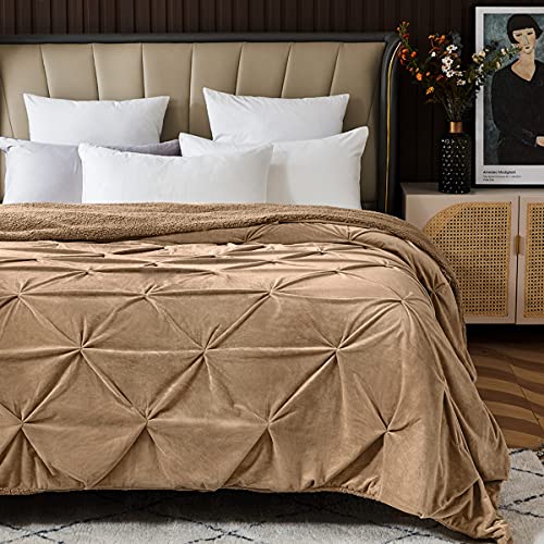 KAWAHOME Super Soft Minky Blanket King Size Extra Warm Pinched Pleat Sherpa Winter 380GSM Blanket for Couch Sofa Bed, 108" X 90" (Camel)