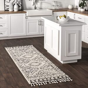 nuloom vasiliki moroccan tribal shag area rug, 2′ 6″ x 6′, off white