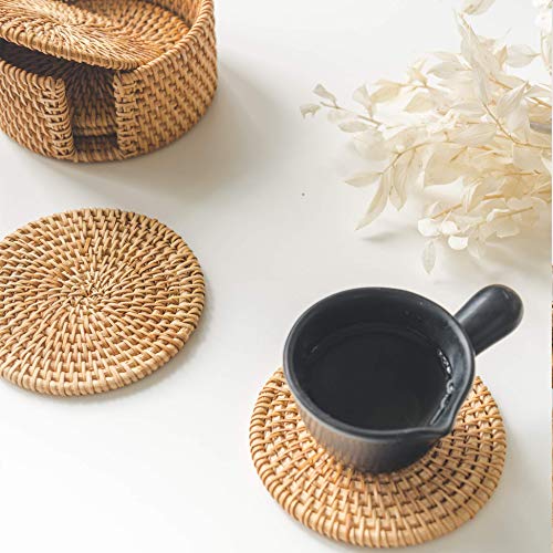 Artera Handmade Natural Rattan Coasters - Round Straw Woven Trivet for Teacup, Wicker Heat Resistant Plate Pad for Hot Pots and Pans, Non-Slip 6 Piece Coaster Set with Holder