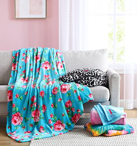 Betsey Johnson | Fleece Collection | Blanket - Ultra Soft & Cozy Plush Fleece, Lightweight & Warm, Perfect for Bed or Couch, King, Tie Dye Love