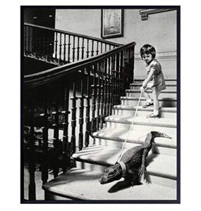 goth room decor photo – funny gothic wall art – new york city wall art decor – creepy girl with alligator crocodile vintage picture – weird humorous gift – 8×10 photo