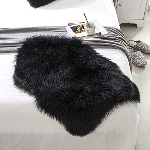 Teppich Wölkchen Faux Fur Rug | Sheep Skin Throw Rug | Washable Fluffy Area Rug, Fuzzy Shag Rug for The Living Room, Bedroom, Nursery Decor | Black - 2x3ft Sheepskin