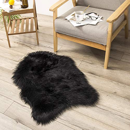 Teppich Wölkchen Faux Fur Rug | Sheep Skin Throw Rug | Washable Fluffy Area Rug, Fuzzy Shag Rug for The Living Room, Bedroom, Nursery Decor | Black - 2x3ft Sheepskin