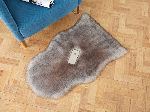 MALONGJI Luxury Soft Small Faux Sheepskin Fur Rugs Area Rug Fluffy Carpets Rug Cushion for Bedroom Living Room Anti-Skid Durable Round Rectangle Fuzzy Rug (Brown, Sheepskin Shape)