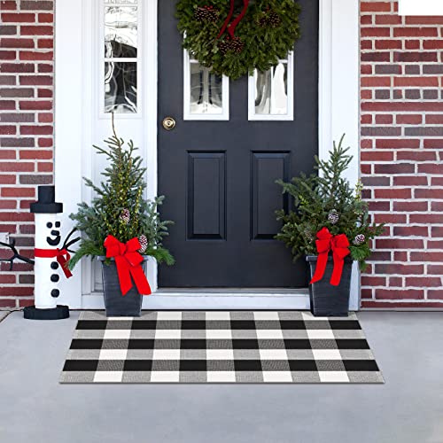 InnoGear Buffalo Plaid Outdoor Rug, 27.6 x 43.3 inches Machine Washable Area Rugs Door Mat Buffalo Check Rug for Living Room Outside Entry Plaid Rug Clearance Cotton Polyester Rug, Black and White