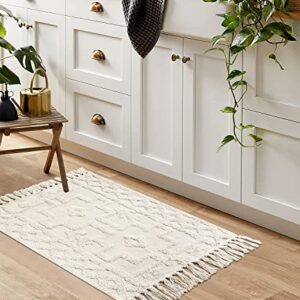 Uphome Boho Bathroom Rug 2' x 3' Moroccan Tufted Small Rugs with Tassels Farmhouse Cotton Woven Washable Accent Throw Rug for Entryway Bedroom Laundry Living Room Kitchen,Beige