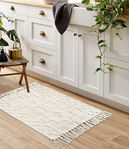 Uphome Boho Bathroom Rug 2' x 3' Moroccan Tufted Small Rugs with Tassels Farmhouse Cotton Woven Washable Accent Throw Rug for Entryway Bedroom Laundry Living Room Kitchen,Beige