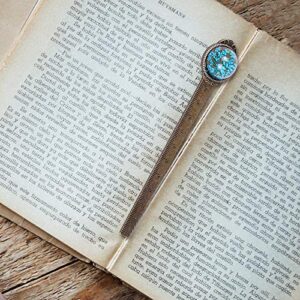 Wisdompro 2 Pcs Metal Bookmark, Retro Vintage Bronze Book Mark Ruler with Dried Flower, Packaged in a Gift Box - an Ideal Gift for Kids, Students, Teachers, Book Lovers - Blue & Purple