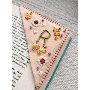 Personalized Hand Embroidered Corner Bookmark for Book Lovers, Hand Stitched Felt Corner Letter Bookmark, Cute Flower Letter Embroidery Felt Triangle Bookmark (Winter)