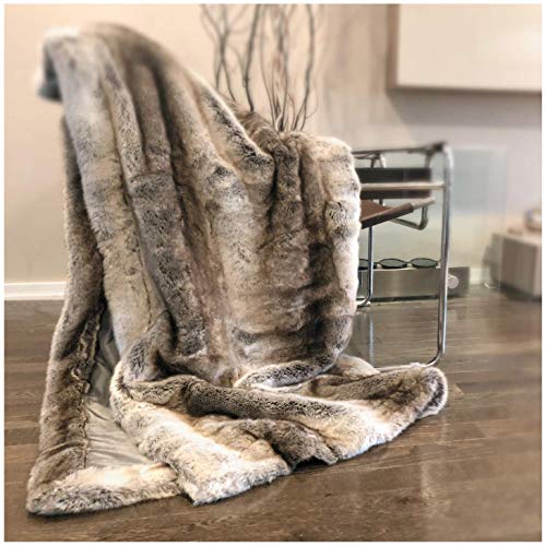 Eikei Luxury Faux Fur Throw Blanket Super Soft Oversized Thick Warm Afghan Reversible to Plush Velvet in Tan Grey Wolf, Cream Mink or Blush Chinchilla, Machine Washable (Ombre Beige, 60Wx70L)