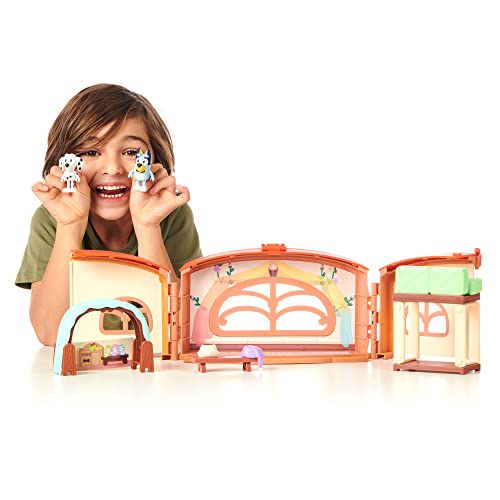 Bluey School Playset with Mates School Playset with 5 Figures - Chloe, The Terriers Amazon Exclusive