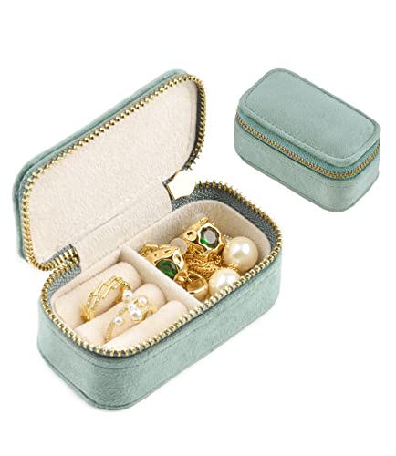 TAIMY Mini Jewelry Travel Case, Velvet Small Travel Jewelry Box, Portable Jewelry Travel Organizer Box for Rings Earrings Necklaces, Gifts for Women Girls(Green Emerald)