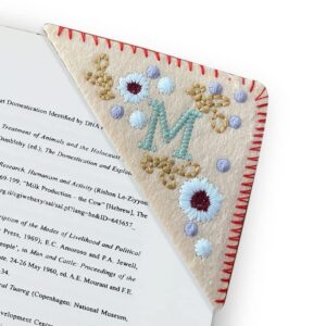 26 personalized embroidered corner bookmark, felt triangle page stitched corner handmade bookmark,cute flower bookmarks for book reading lovers meaningful gift spring-m