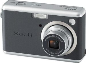 sanyo vpc-s6 6mp xacti digital still camera with 3x optical zoom