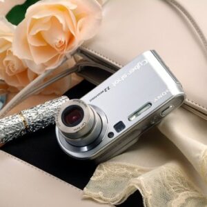 Sony Cybershot DSCP200 7.2MP Digital Camera 3x Optical Zoom (Discontinued by Manufacturer)