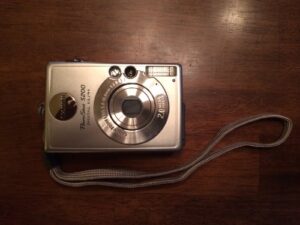 canon powershot s200 2mp digital elph camera w/ 2x optical zoom