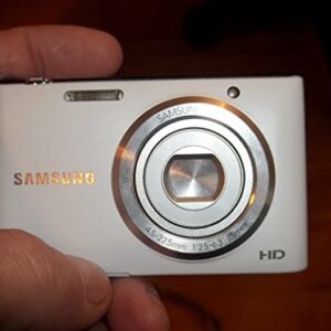 Samsung ST72 16.2 Mega Pixel Digital Camera with 3-Inch LCD Display (white)