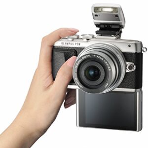 Olympus E-PL7 16MP Mirrorless Digital Camera with 3-Inch LCD with 14-42mm EZ Lens (Silver) - International Version